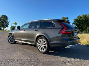 Grey Volvo V90 2022 in Cesis, with an engine capacity of 2.00 L and mileage of 106 thousand km for 32950 €, photo 27 on AUTOMOTO.COM.LV