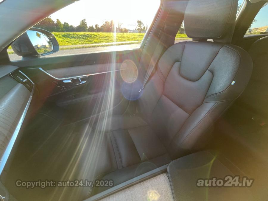 Grey Volvo V90 2022 in Cesis, with an engine capacity of 2.00 L and mileage of 106 thousand km for 32950 €, photo 29 on AUTOMOTO.COM.LV