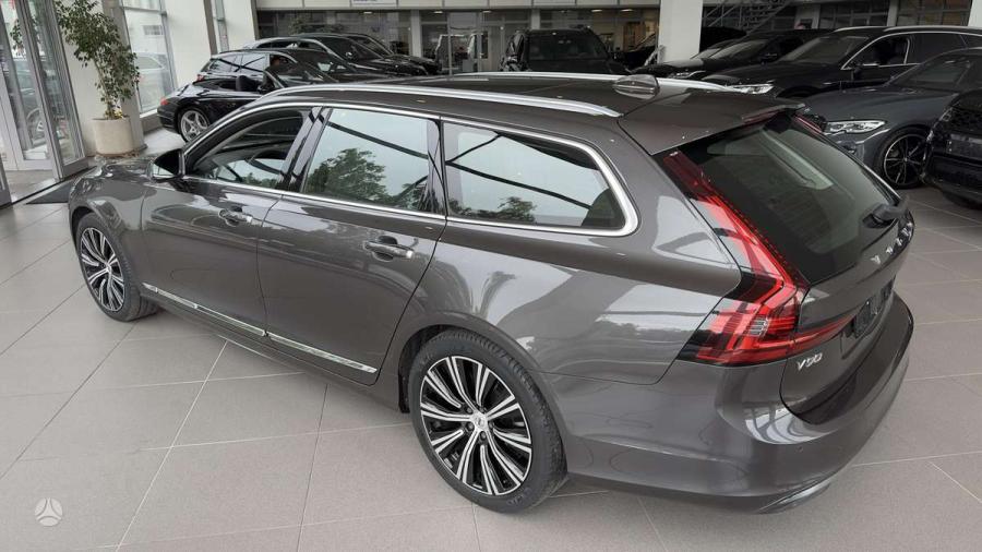 Grey Volvo V90 2022 in Marijampole, with an engine capacity of 1.97 L and mileage of 222 thousand km for 20999 €, photo 4 on AUTOMOTO.COM.LV