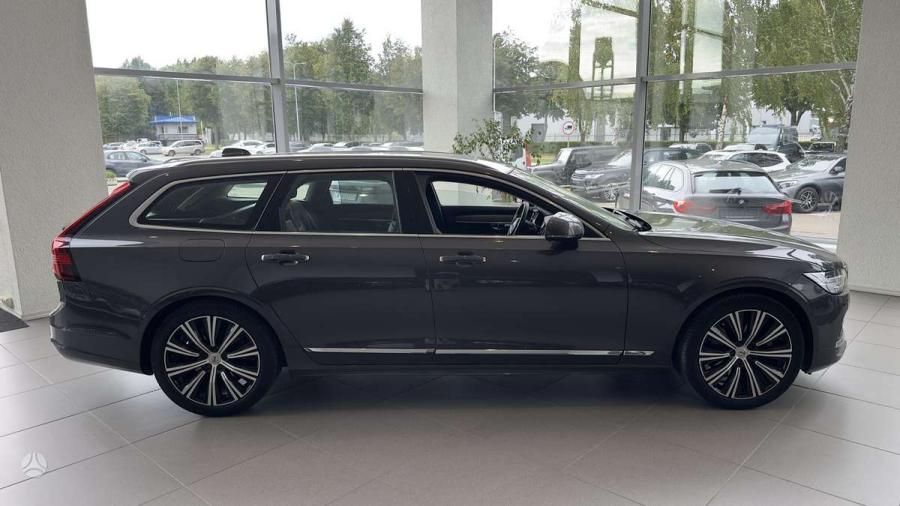 Grey Volvo V90 2022 in Marijampole, with an engine capacity of 1.97 L and mileage of 222 thousand km for 20999 €, photo 7 on AUTOMOTO.COM.LV