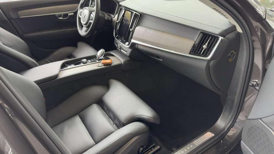 Grey Volvo V90 2022 in Marijampole, with an engine capacity of 1.97 L and mileage of 222 thousand km for 20999 €, photo 14 on AUTOMOTO.COM.LV