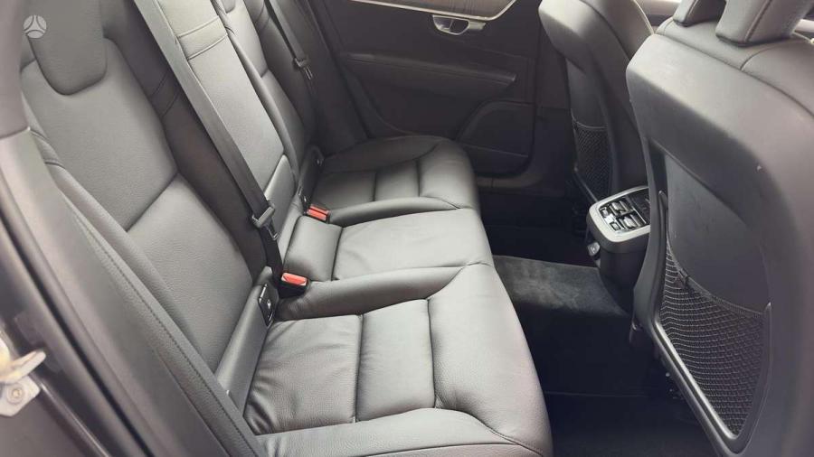 Grey Volvo V90 2022 in Marijampole, with an engine capacity of 1.97 L and mileage of 222 thousand km for 20999 €, photo 15 on AUTOMOTO.COM.LV