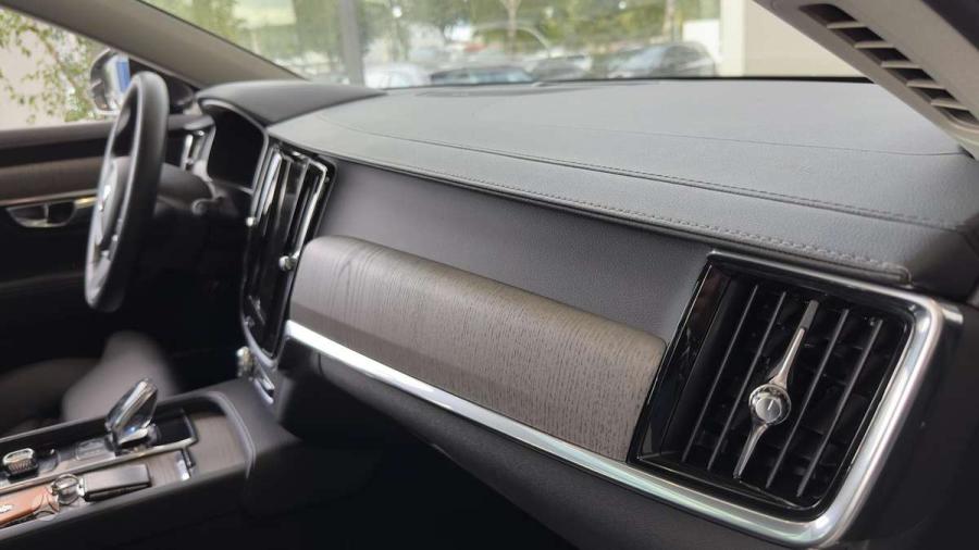 Grey Volvo V90 2022 in Marijampole, with an engine capacity of 1.97 L and mileage of 222 thousand km for 20999 €, photo 17 on AUTOMOTO.COM.LV