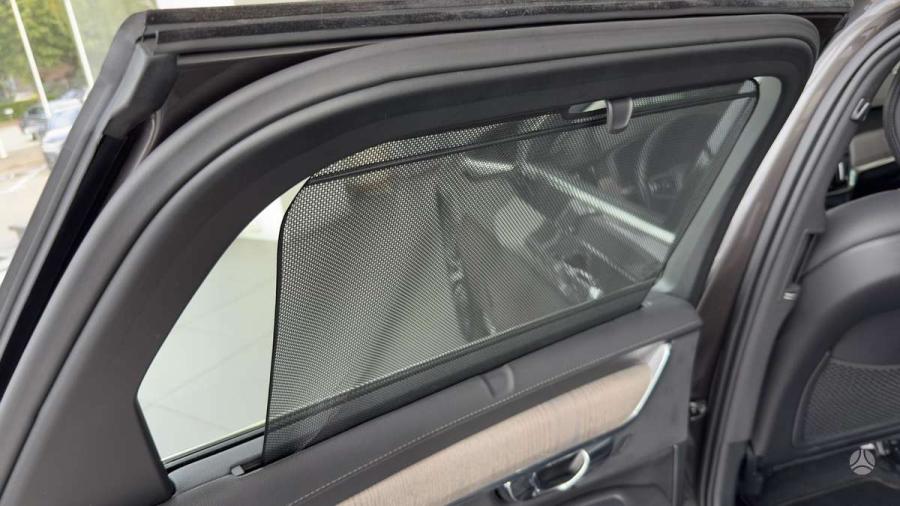 Grey Volvo V90 2022 in Marijampole, with an engine capacity of 1.97 L and mileage of 222 thousand km for 20999 €, photo 19 on AUTOMOTO.COM.LV