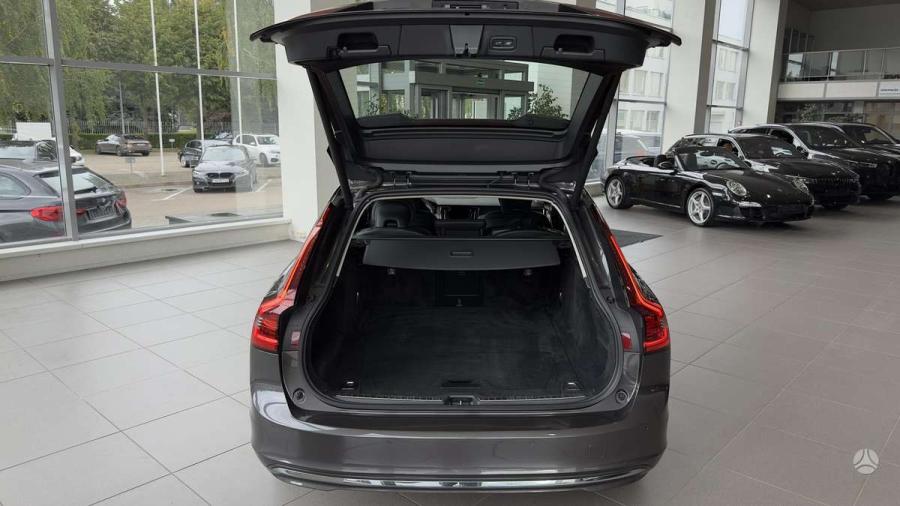 Grey Volvo V90 2022 in Marijampole, with an engine capacity of 1.97 L and mileage of 222 thousand km for 20999 €, photo 22 on AUTOMOTO.COM.LV