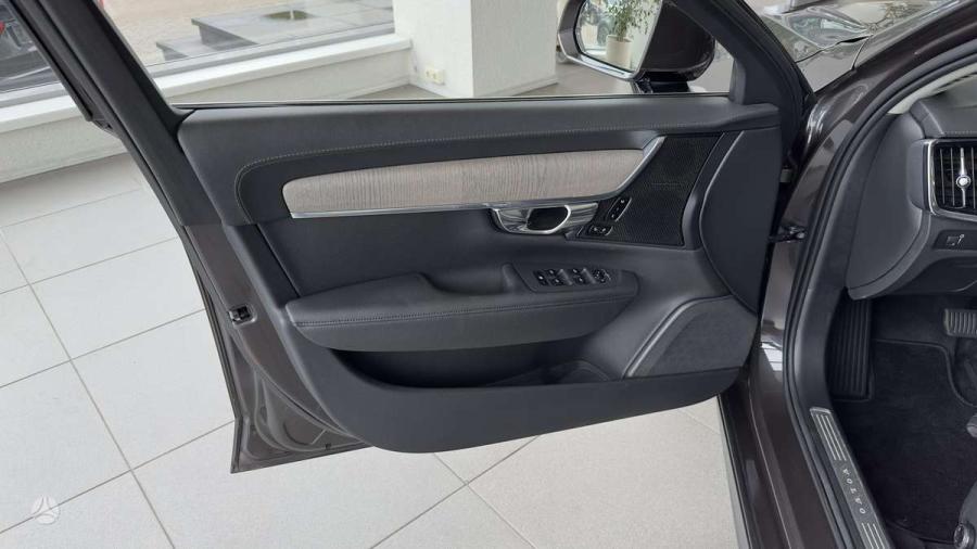 Grey Volvo V90 2022 in Marijampole, with an engine capacity of 1.97 L and mileage of 222 thousand km for 20999 €, photo 26 on AUTOMOTO.COM.LV