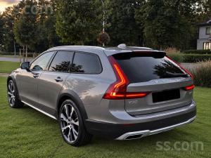 Grey Volvo V90 2022 in Jurmala, with an engine capacity of 2.00 L and mileage of 250 thousand km for 21990 €, photo 4 on AUTOMOTO.COM.LV