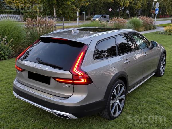 Grey Volvo V90 2022 in Jurmala, with an engine capacity of 2.00 L and mileage of 250 thousand km for 21990 €, photo 5 on AUTOMOTO.COM.LV
