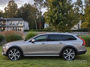 Grey Volvo V90 2022 in Jurmala, with an engine capacity of 2.00 L and mileage of 250 thousand km for 21990 €, photo 7 on AUTOMOTO.COM.LV