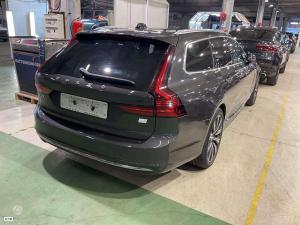Grey Volvo V90 2023 in Vilnius, with an engine capacity of 2.00 L and mileage of 173 thousand km for 24990 €, photo 4 on AUTOMOTO.COM.LV