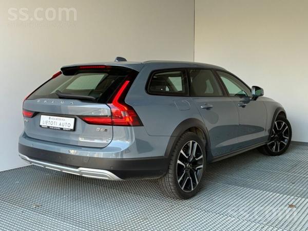 Pelēks Volvo V90 2023 Rīga, ar dzinēja tilpumu 2.00 L un nobraukumu 98 tūkst. km par 35500 €, foto 3 vietnē AUTOMOTO.COM.LV