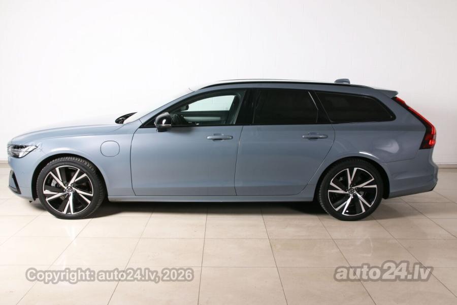 Pelēks Volvo V90 2023 Pērnava, ar dzinēja tilpumu 2.00 L un nobraukumu 50 tūkst. km par 44990 €, foto 4 vietnē AUTOMOTO.COM.LV