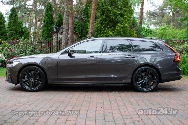 Grey Volvo V90 2023 in Tallinn, with an engine capacity of 2.00 L and mileage of 116 thousand km for 43990 €, photo 6 on AUTOMOTO.COM.LV