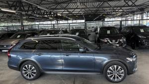 Grey Volvo V90 2023 in Riga, with an engine capacity of 2.00 L and mileage of 139 thousand km for 33900 €, photo 5 on AUTOMOTO.COM.LV