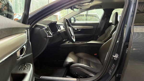 Grey Volvo V90 2023 in Riga, with an engine capacity of 2.00 L and mileage of 139 thousand km for 33900 €, photo 9 on AUTOMOTO.COM.LV