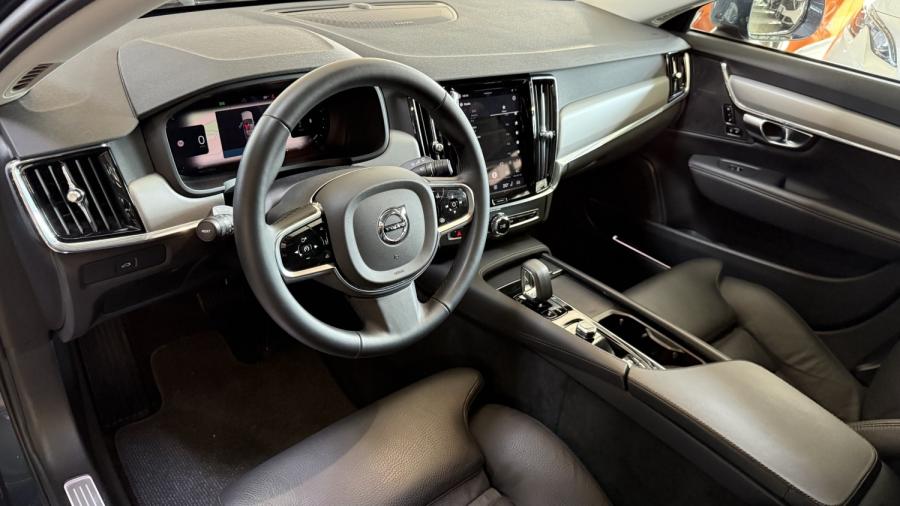 Grey Volvo V90 2023 in Riga, with an engine capacity of 2.00 L and mileage of 139 thousand km for 33900 €, photo 11 on AUTOMOTO.COM.LV