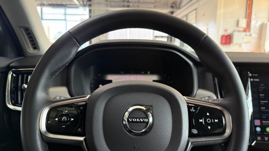 Grey Volvo V90 2023 in Riga, with an engine capacity of 2.00 L and mileage of 139 thousand km for 33900 €, photo 19 on AUTOMOTO.COM.LV