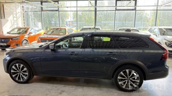 Pelēks Volvo V90 2023 Rīga, ar dzinēja tilpumu 2.00 L un nobraukumu 139 tūkst. km par 33900 €, foto 2 vietnē AUTOMOTO.COM.LV
