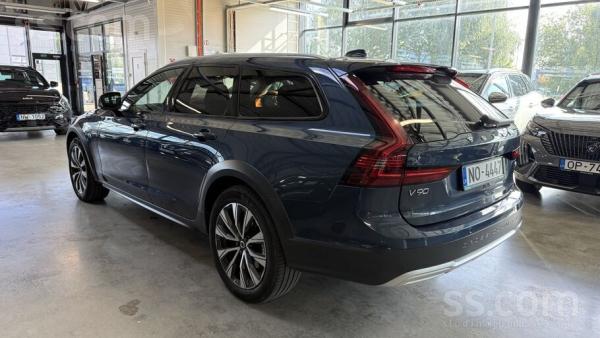 Pelēks Volvo V90 2023 Rīga, ar dzinēja tilpumu 2.00 L un nobraukumu 139 tūkst. km par 33900 €, foto 3 vietnē AUTOMOTO.COM.LV