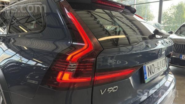 Pelēks Volvo V90 2023 Rīga, ar dzinēja tilpumu 2.00 L un nobraukumu 139 tūkst. km par 33900 €, foto 9 vietnē AUTOMOTO.COM.LV