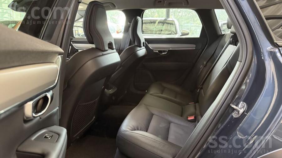 Pelēks Volvo V90 2023 Rīga, ar dzinēja tilpumu 2.00 L un nobraukumu 139 tūkst. km par 33900 €, foto 13 vietnē AUTOMOTO.COM.LV