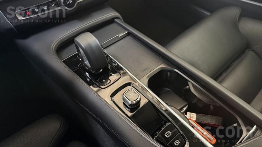 Pelēks Volvo V90 2023 Rīga, ar dzinēja tilpumu 2.00 L un nobraukumu 139 tūkst. km par 33900 €, foto 24 vietnē AUTOMOTO.COM.LV