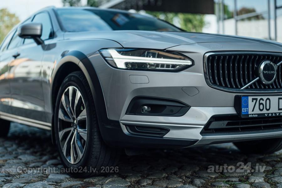 Pelēks Volvo V90 2023 Tallina, ar dzinēja tilpumu 2.00 L un nobraukumu 120 tūkst. km par 44000 €, foto 7 vietnē AUTOMOTO.COM.LV