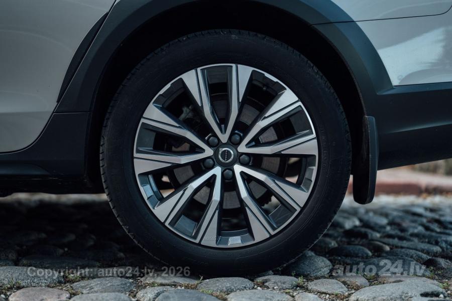 Pelēks Volvo V90 2023 Tallina, ar dzinēja tilpumu 2.00 L un nobraukumu 120 tūkst. km par 44000 €, foto 15 vietnē AUTOMOTO.COM.LV