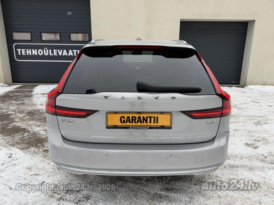 Pelēks Volvo V90 2024 Pērnava, ar dzinēja tilpumu 2.00 L un nobraukumu 144 tūkst. km par 35990 €, foto 4 vietnē AUTOMOTO.COM.LV