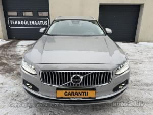 Pelēks Volvo V90 2024 Pērnava, ar dzinēja tilpumu 2.00 L un nobraukumu 144 tūkst. km par 35990 €, foto 5 vietnē AUTOMOTO.COM.LV
