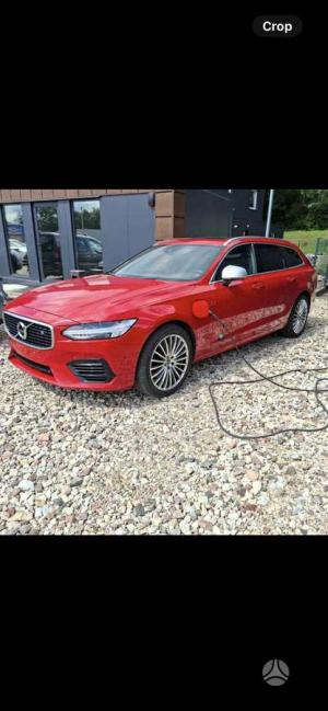 Sarkans Volvo V90 2019 Kauņa, ar dzinēja tilpumu 1.97 L un nobraukumu 200 tūkst. km par 22500 €, foto  vietnē AUTOMOTO.COM.LV