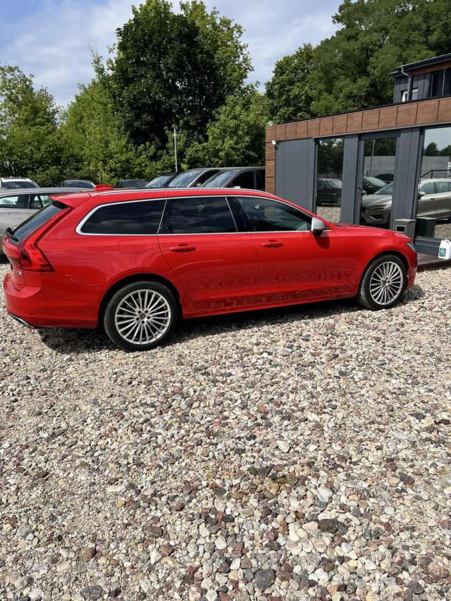 Red Volvo V90 2019 in Kaunas, with an engine capacity of 1.97 L and mileage of 200 thousand km for 21500 €, photo 4 on AUTOMOTO.COM.LV