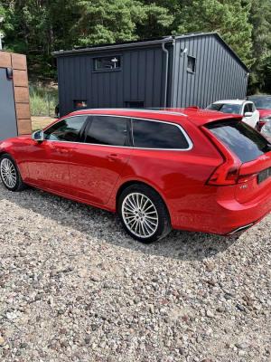Red Volvo V90 2019 in Kaunas, with an engine capacity of 1.97 L and mileage of 200 thousand km for 21500 €, photo 6 on AUTOMOTO.COM.LV