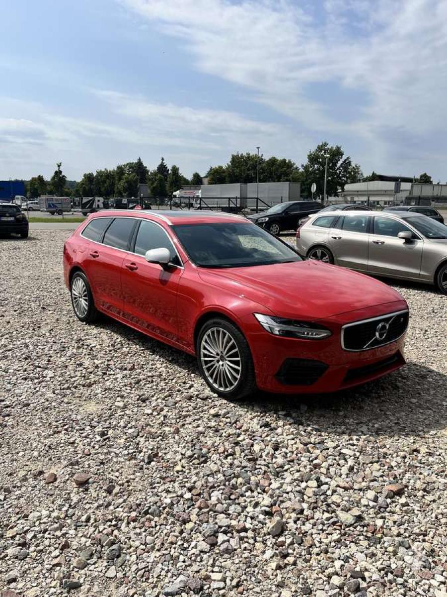 Red Volvo V90 2019 in Kaunas, with an engine capacity of 1.97 L and mileage of 200 thousand km for 21500 €, photo 7 on AUTOMOTO.COM.LV