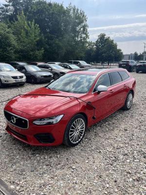 Red Volvo V90 2019 in Kaunas, with an engine capacity of 1.97 L and mileage of 200 thousand km for 21500 €, photo 8 on AUTOMOTO.COM.LV