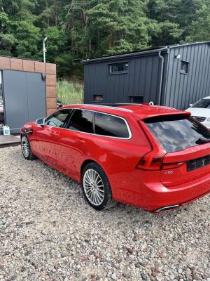 Red Volvo V90 2019 in Kaunas, with an engine capacity of 1.97 L and mileage of 200 thousand km for 21500 €, photo 9 on AUTOMOTO.COM.LV