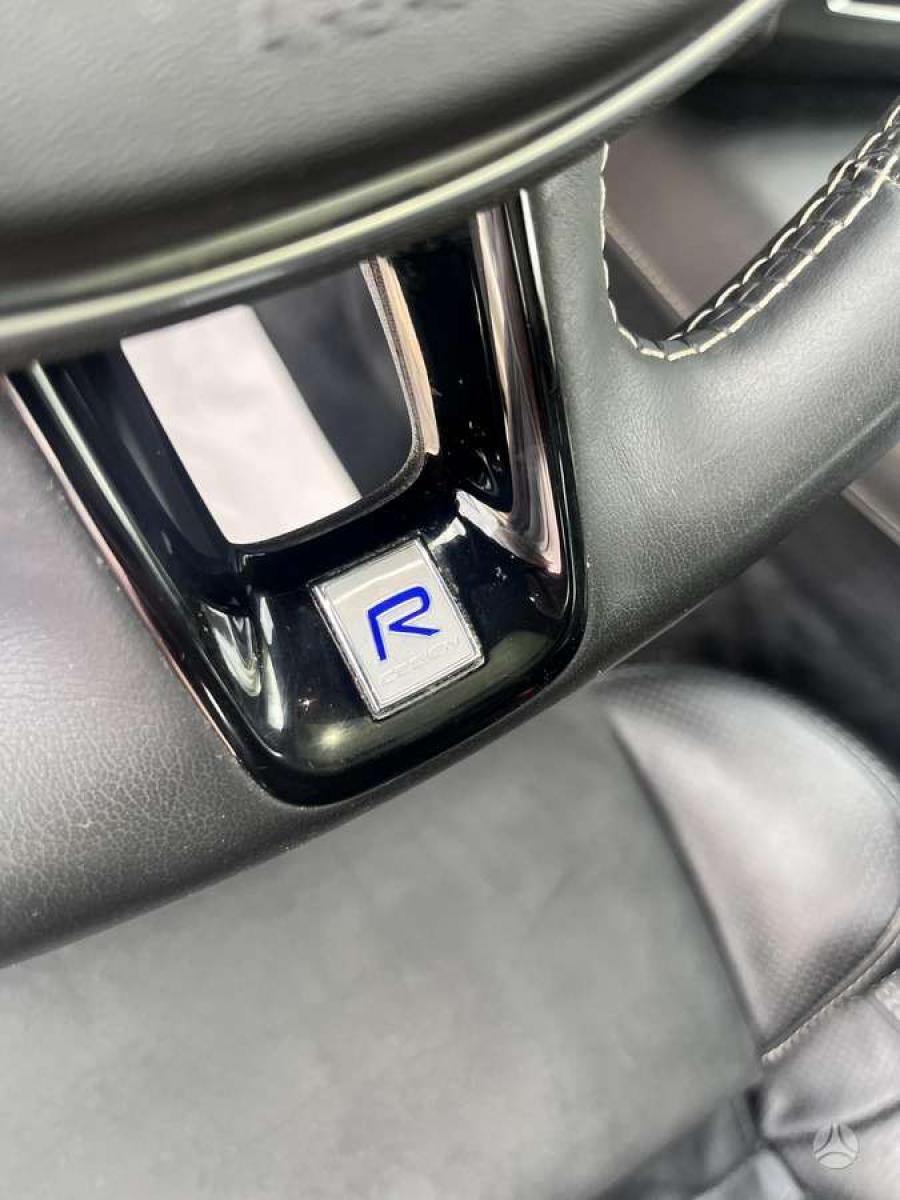 Red Volvo V90 2019 in Kaunas, with an engine capacity of 1.97 L and mileage of 200 thousand km for 21500 €, photo 11 on AUTOMOTO.COM.LV