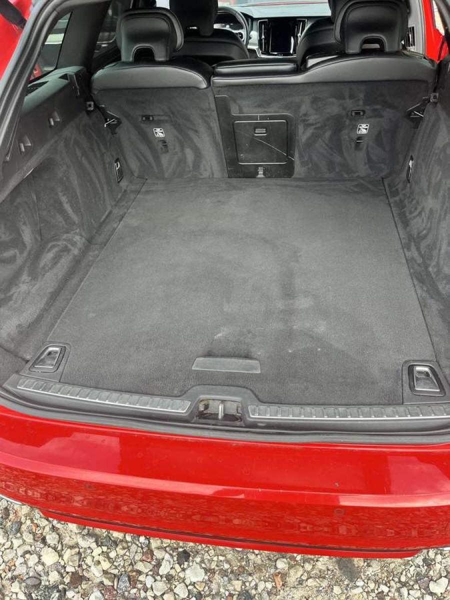 Red Volvo V90 2019 in Kaunas, with an engine capacity of 1.97 L and mileage of 200 thousand km for 21500 €, photo 16 on AUTOMOTO.COM.LV