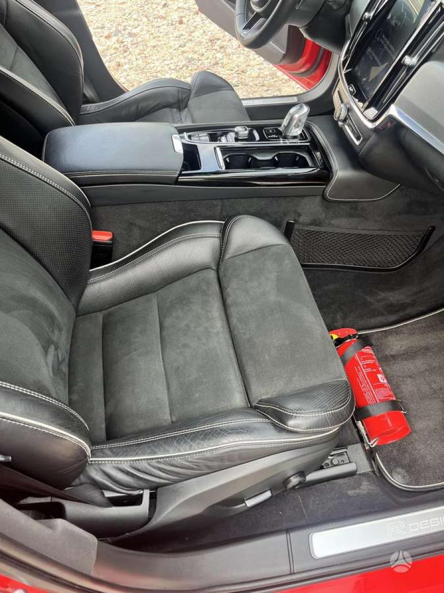 Red Volvo V90 2019 in Kaunas, with an engine capacity of 1.97 L and mileage of 200 thousand km for 21500 €, photo 19 on AUTOMOTO.COM.LV