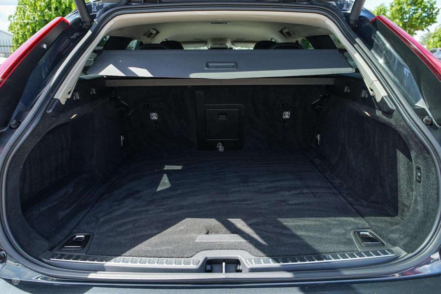 Volvo V90 2016 in Marijampole, with an engine capacity of 2.00 L and mileage of 321 thousand km for 11950 €, photo 14 on AUTOMOTO.COM.LV