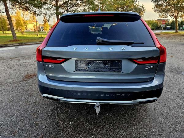 Volvo V90 2017 in Kaunas, with an engine capacity of 2.00 L and mileage of 245 thousand km for 15900 €, photo 11 on AUTOMOTO.COM.LV