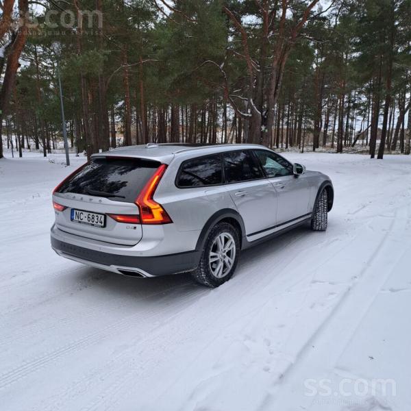 Volvo V90 2017 in Limbazi, with an engine capacity of 2.00 L and mileage of 200 thousand km for 20500 €, photo 1 on AUTOMOTO.COM.LV