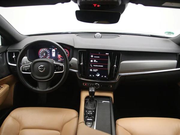 Volvo V90 2017 in Vilnius, with an engine capacity of 2.00 L and mileage of 213 thousand km for 16999 €, photo 2 on AUTOMOTO.COM.LV