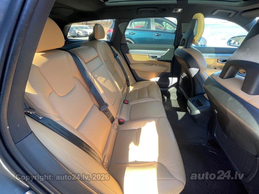 Volvo V90 2017 Tallina, ar dzinēja tilpumu 2.00 L un nobraukumu 283 tūkst. km par 14500 €, foto 14 vietnē AUTOMOTO.COM.LV