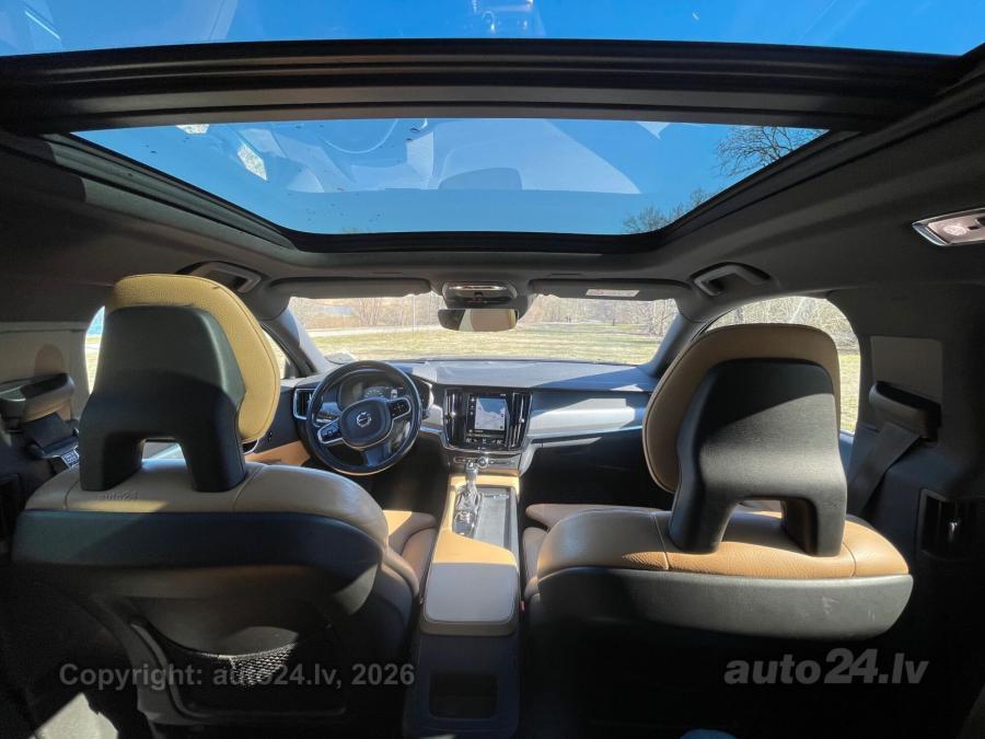 Volvo V90 2017 Tallina, ar dzinēja tilpumu 2.00 L un nobraukumu 283 tūkst. km par 14500 €, foto 16 vietnē AUTOMOTO.COM.LV