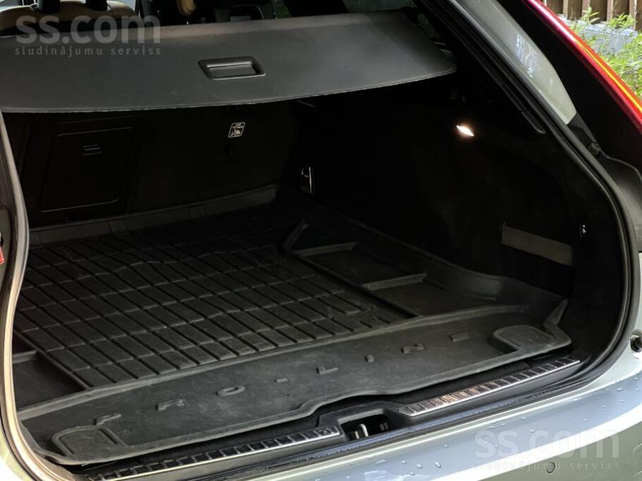 Volvo V90 2017 in Riga, with an engine capacity of 2.00 L and mileage of 293 thousand km for 15999 €, photo 31 on AUTOMOTO.COM.LV
