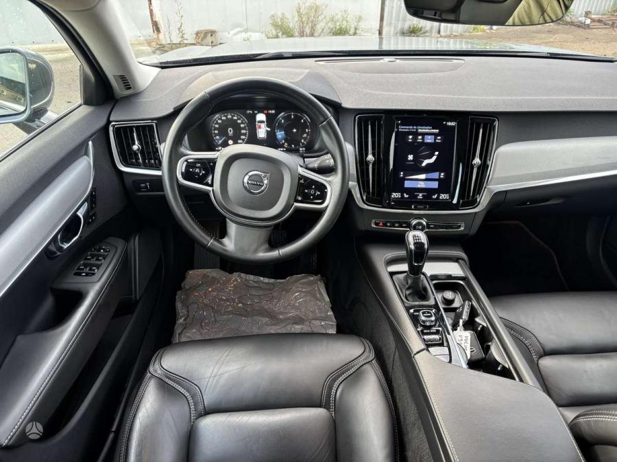 Volvo V90 2017 in Taurage, with an engine capacity of 2.00 L and mileage of 236 thousand km for 14200 €, photo 14 on AUTOMOTO.COM.LV