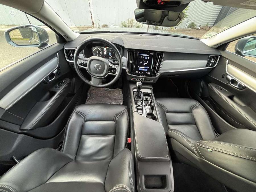 Volvo V90 2017 in Taurage, with an engine capacity of 2.00 L and mileage of 236 thousand km for 14200 €, photo 15 on AUTOMOTO.COM.LV