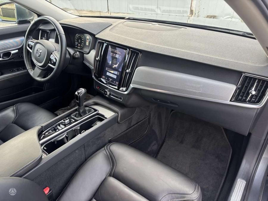 Volvo V90 2017 in Taurage, with an engine capacity of 2.00 L and mileage of 236 thousand km for 14200 €, photo 18 on AUTOMOTO.COM.LV