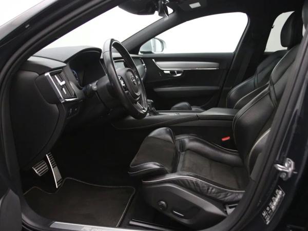 Volvo V90 2018 Viļņa, ar dzinēja tilpumu 2.00 L un nobraukumu 195 tūkst. km par 18999 €, foto 4 vietnē AUTOMOTO.COM.LV